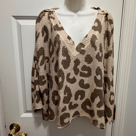POL | Sweaters | Pol Size M Greencream Leopard Print Oversized Sweater ...